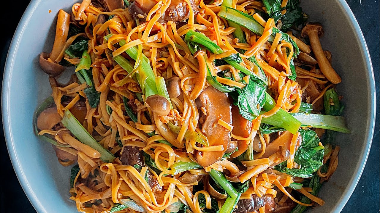 Braised Ee Fu Noodles - YouTube