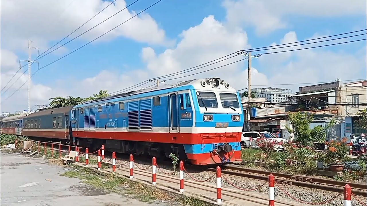 [313] D19E 920 kéo tàu SE6 (9:02 - 23/8/2025) - YouTube
