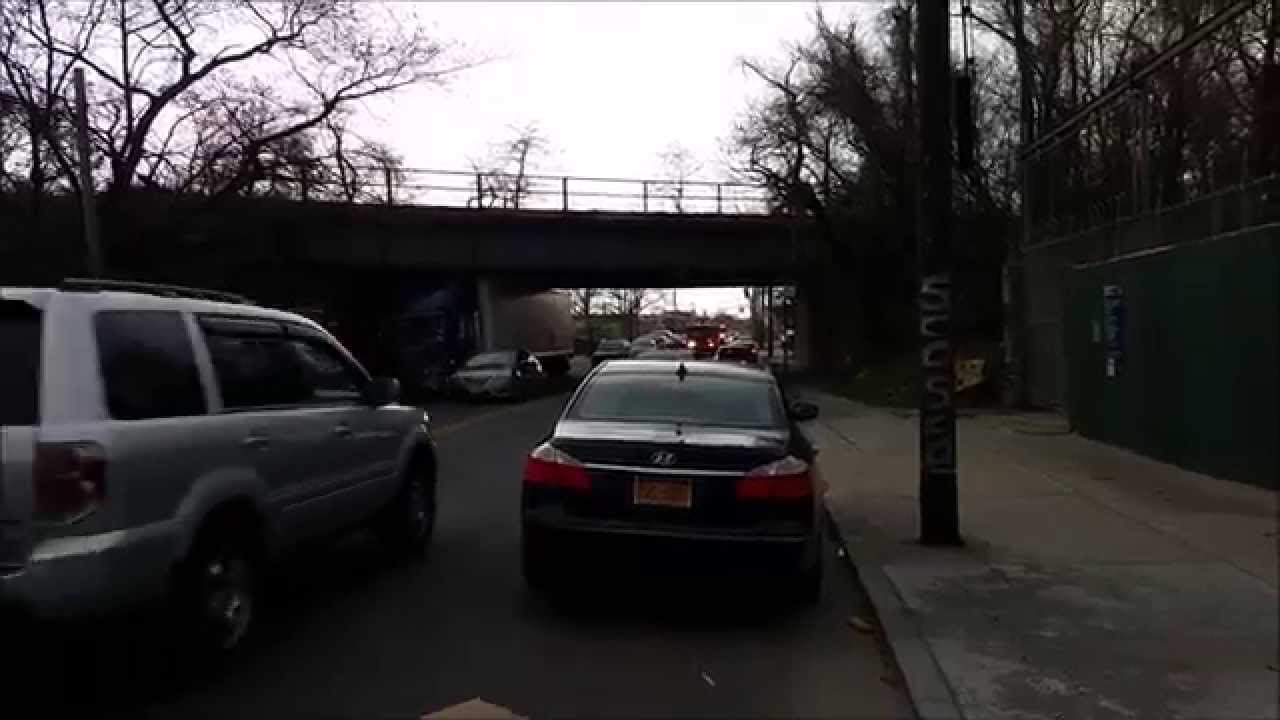 FDNY Engine 257 and Ladder 170 scream down Rockaway Avenue - YouTube