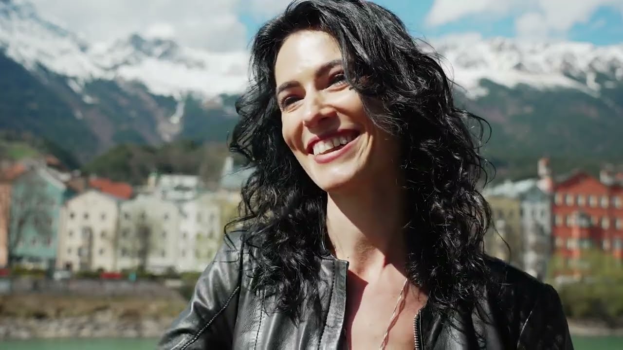 Interview with star pianist Katie Mahan in Innsbruck - YouTube