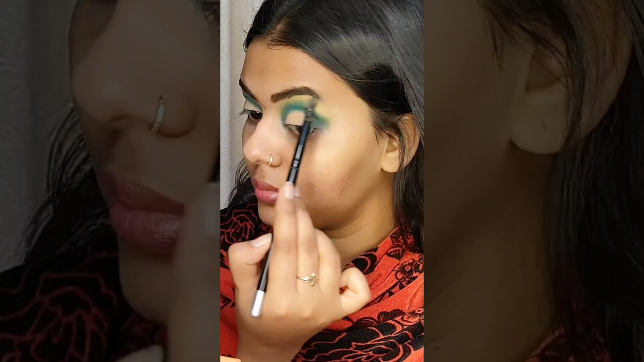 Green and Red cut crease eye makeup look 💚 ️ #makeup # ...