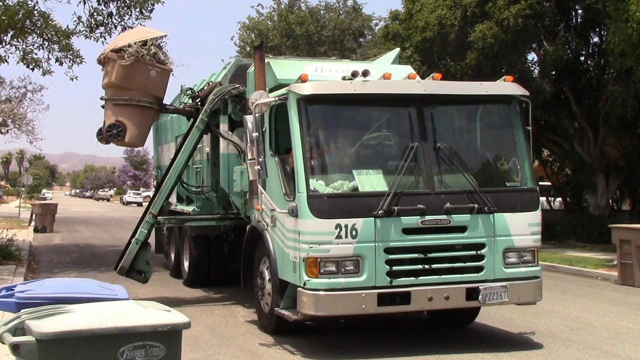 Manual Revving Fast Freightliner Condor Amrep Octo ASL - YouTube