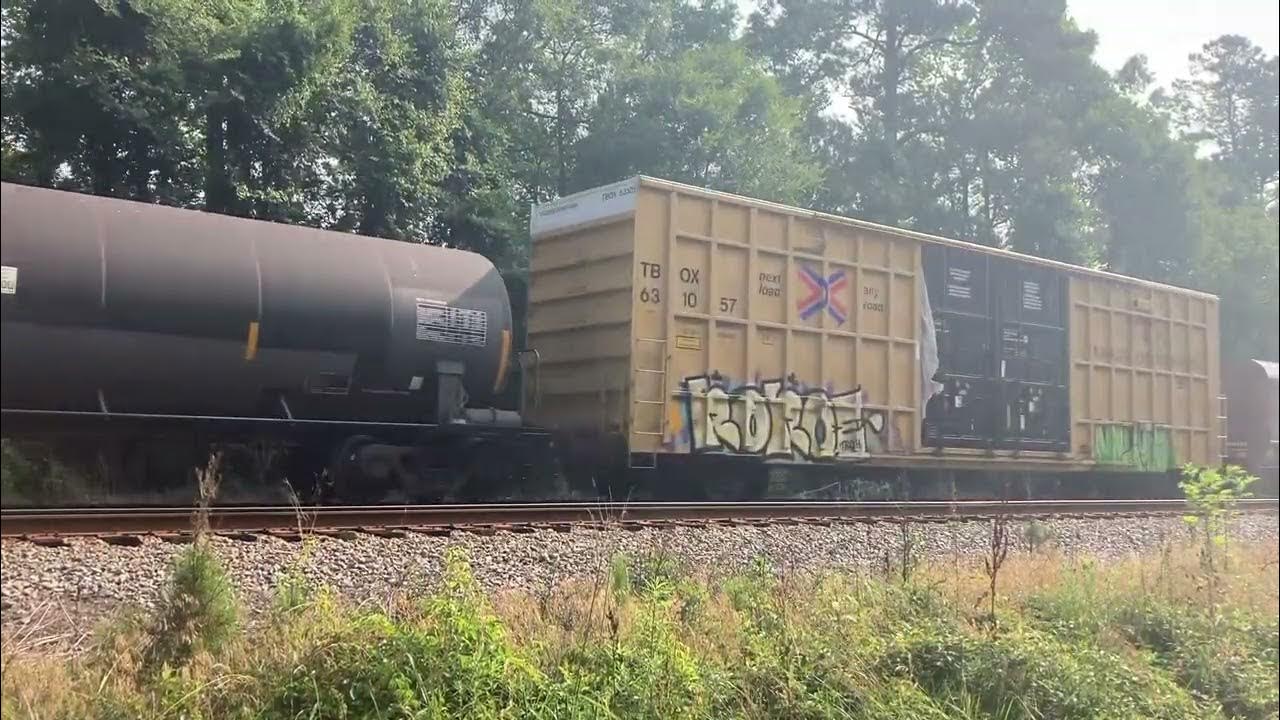 4527 Leads CSX M401 SB Long Manifest Train - YouTube