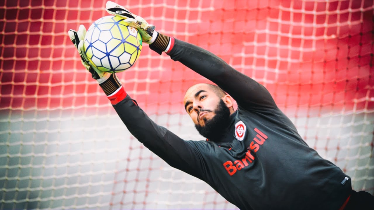 TOP 3 DEFESAS | DANILO FERNANDES - YouTube