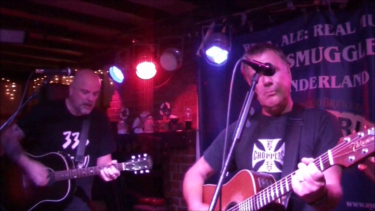 Baz Warne and Dave Taggart- Don't let it bring you down- Live cover ...