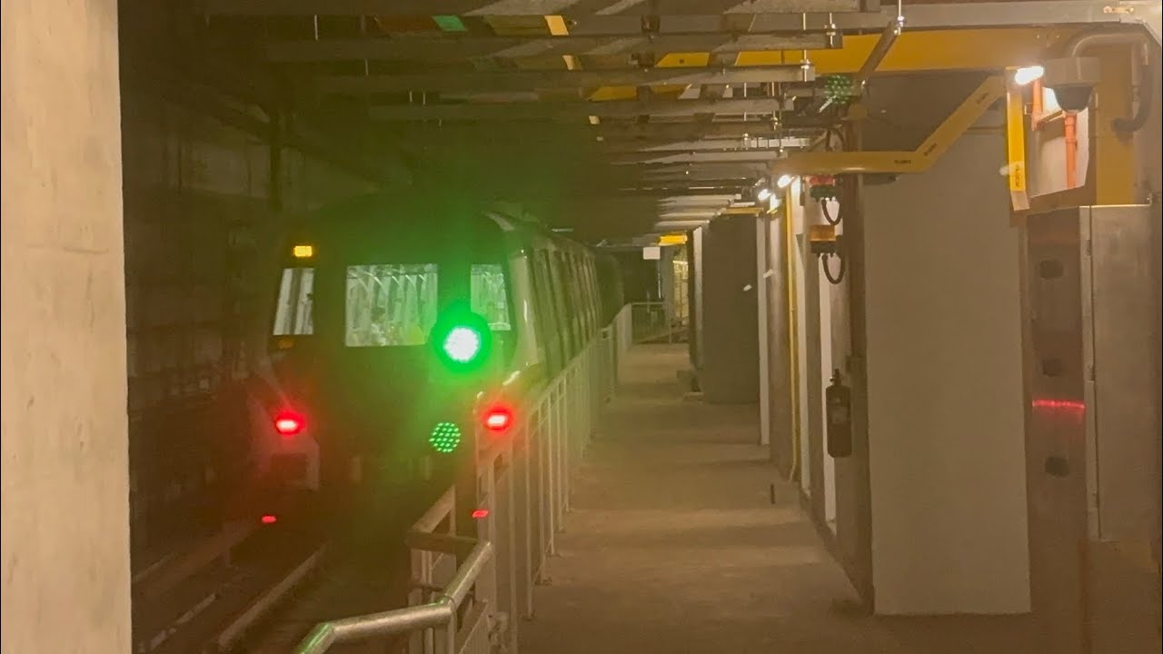 SMRT Trains TEL Kawasaki & CRRC Sifang CT251 [2034] departing Marine ...
