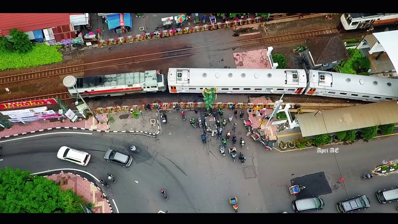 MALIOBORO dan STASIUN TUGU JOGJAKARTA aerial video Mavic Pro - YouTube