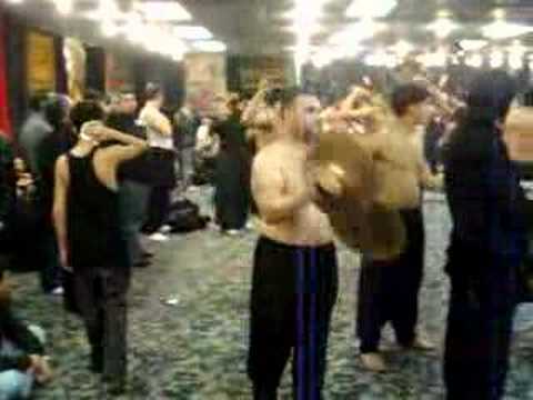 shia hitting them selves - YouTube