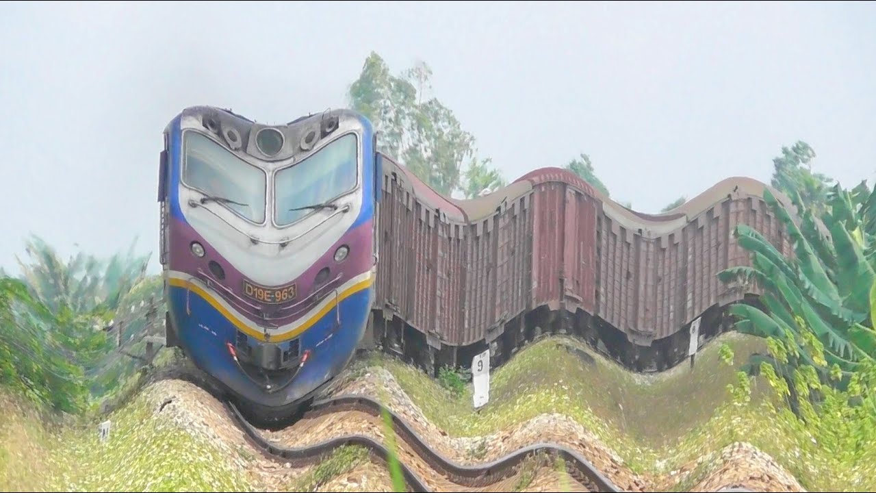 Amazing dancing train 2024 funny trains - YouTube