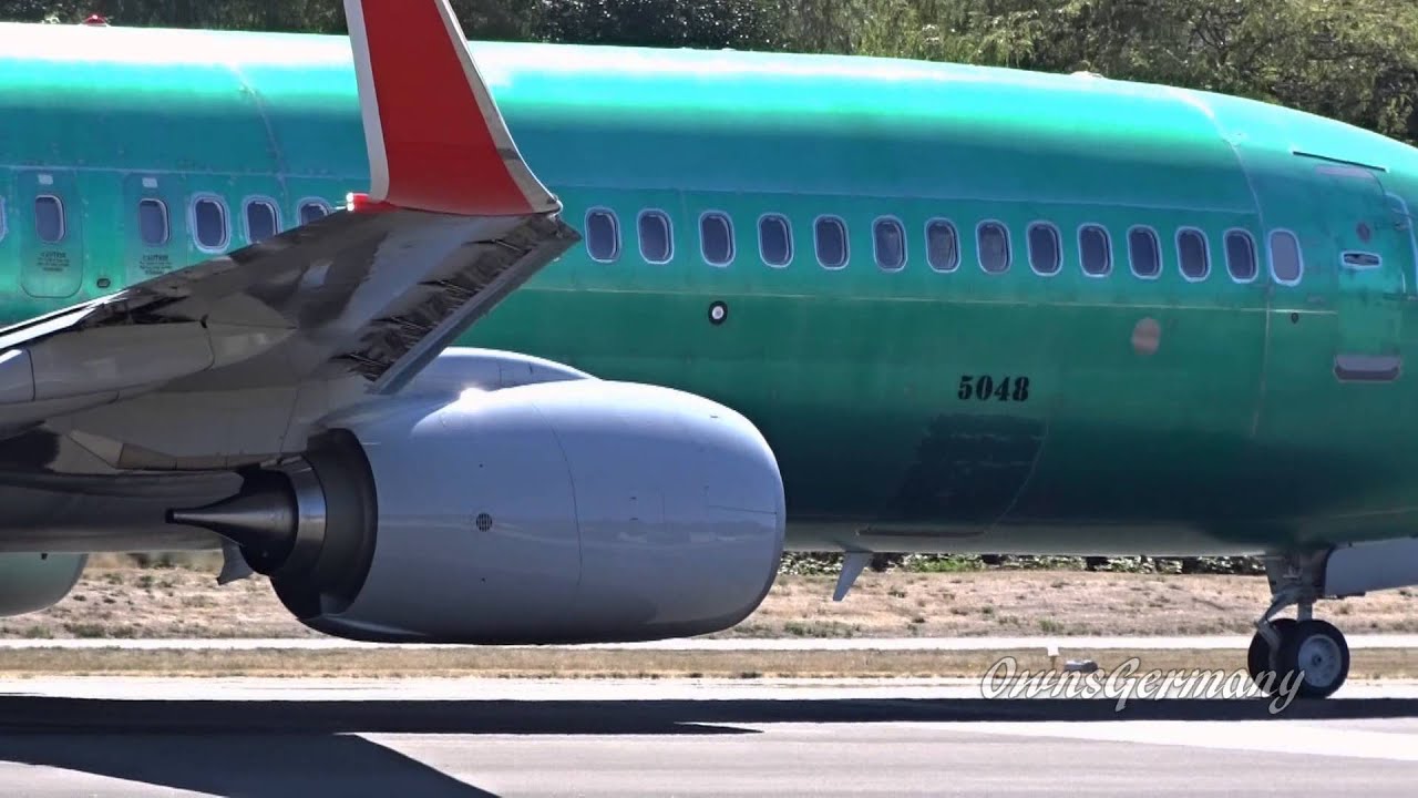 UnPainted Batik Air Boeing 737-8 First Flight - YouTube