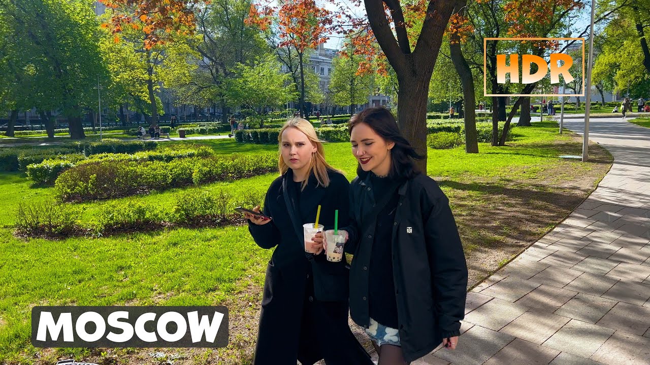 RUSSIA NOW 🇷🇺 Beautiful Russian youth walks on a sunny day in Moscow ...