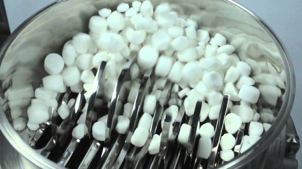 CORA CRUSHER Delumping NaCl - YouTube