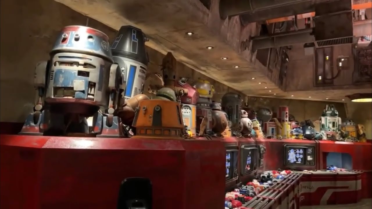 Building a Droid at Droid Depot in Galaxy’s Edge - YouTube