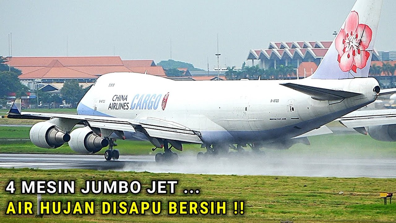 Luar Biasa !! Semburan Air 4 Mesin Jumbo Jet Saat Take Off Di Bandara ...