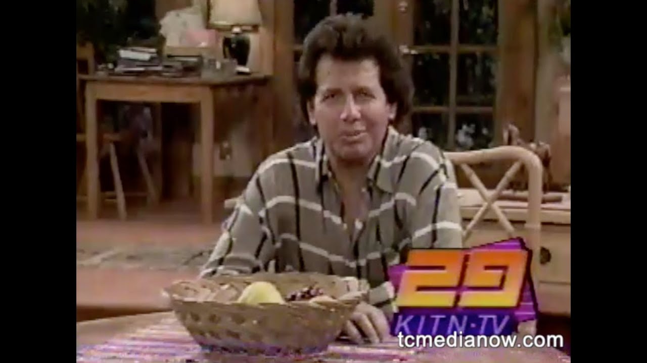 Merry Christmas from Gary Shandling, KITN Channel 29, 1988 - YouTube