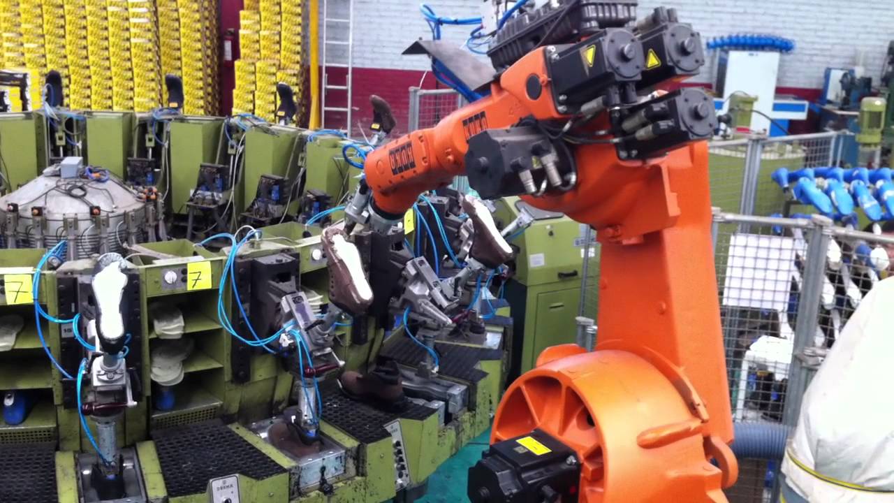ROBOT KUKA CALZAROBOTICS EN DESMA ROTATIVA CALZADO SAFETY - YouTube