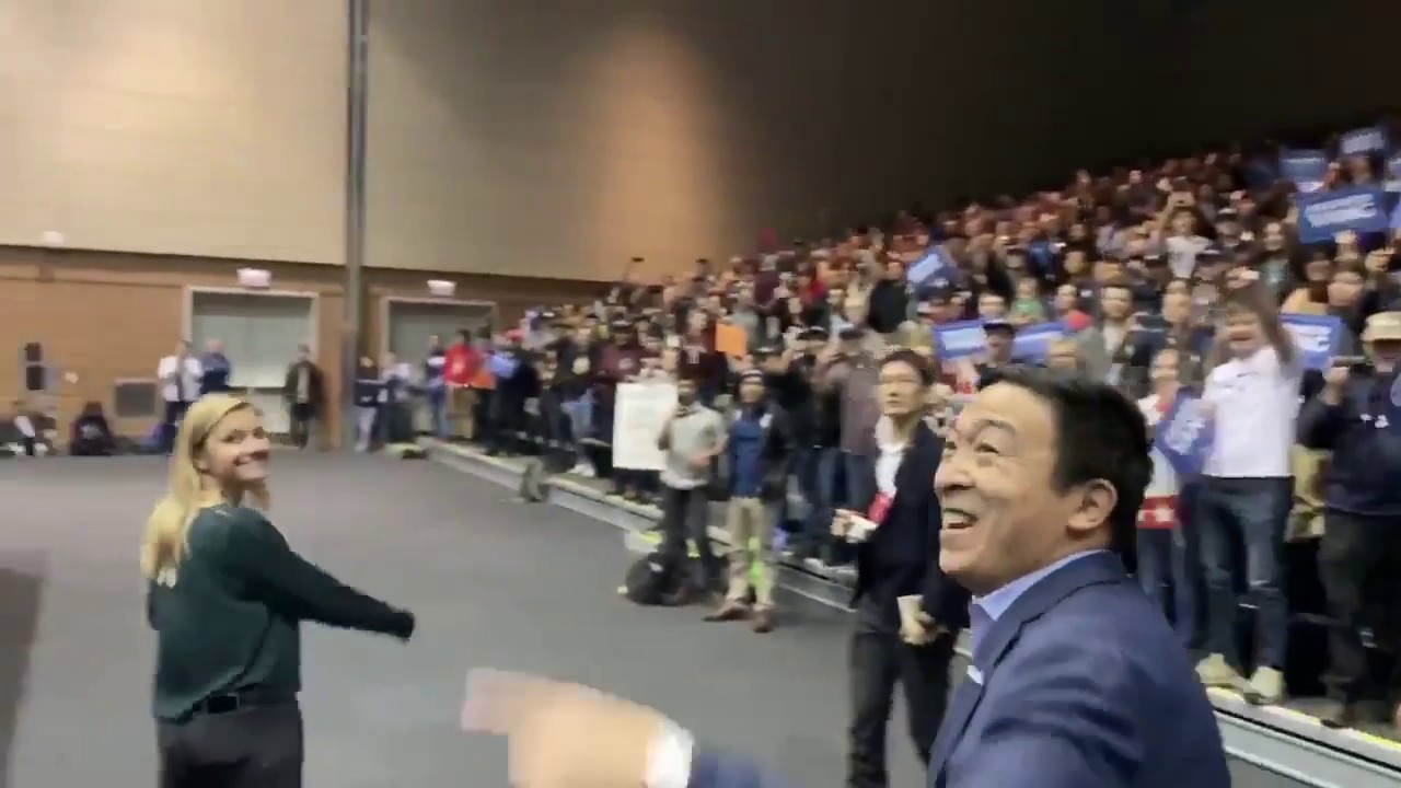 Andrew Yang's Chicago Crowd @ the Dorin Forum (University of Illinois ...