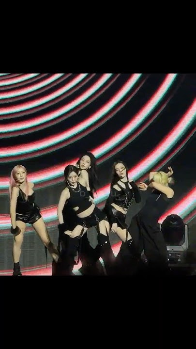 one look, give 'em whiplash #karina #giselle #winter #ningning #yujimin #kimminjeong #aespa ...