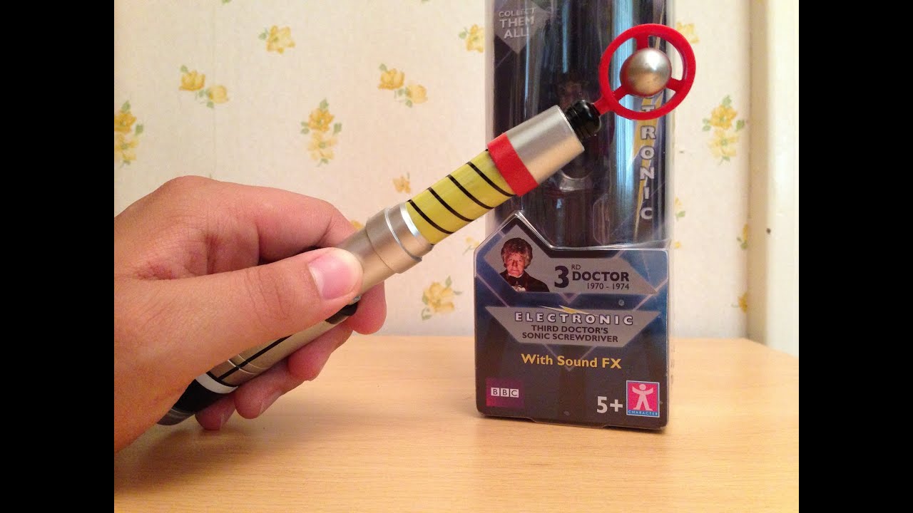 Doctor Who toy review - The 3rd Doctor's Sonic Screwdriver - YouTube