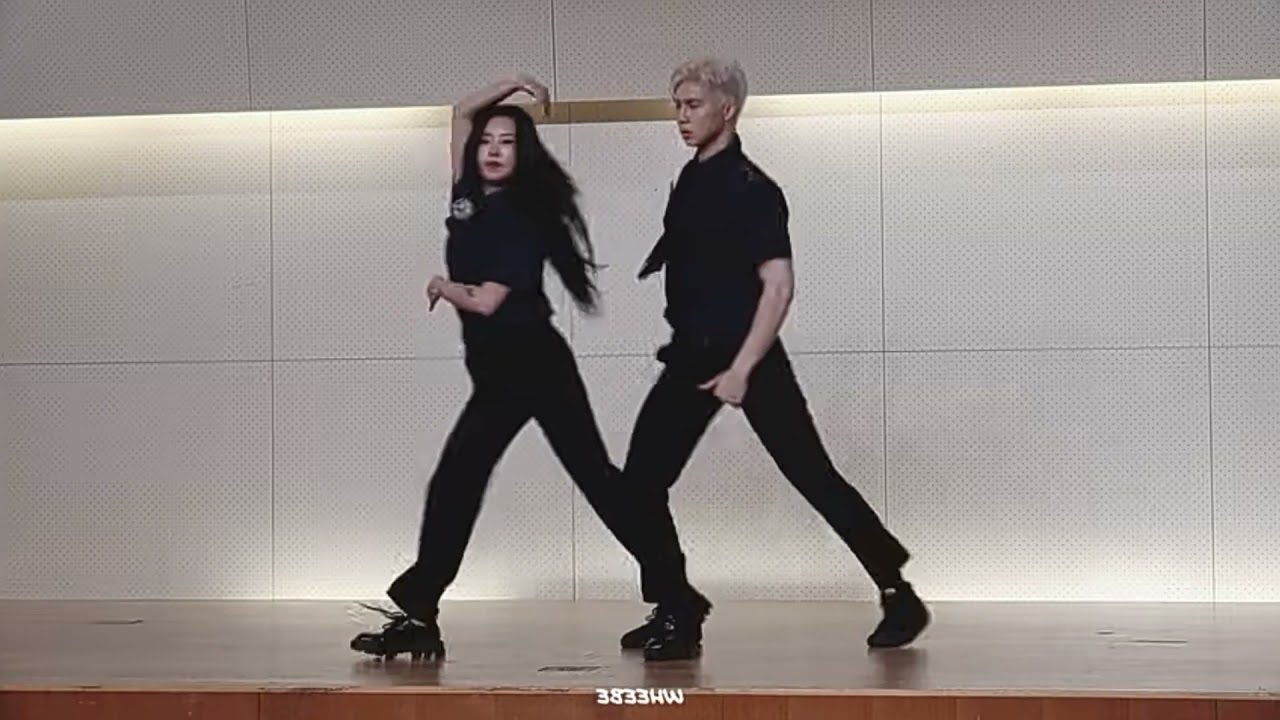 Trash / Wheein mirror - YouTube