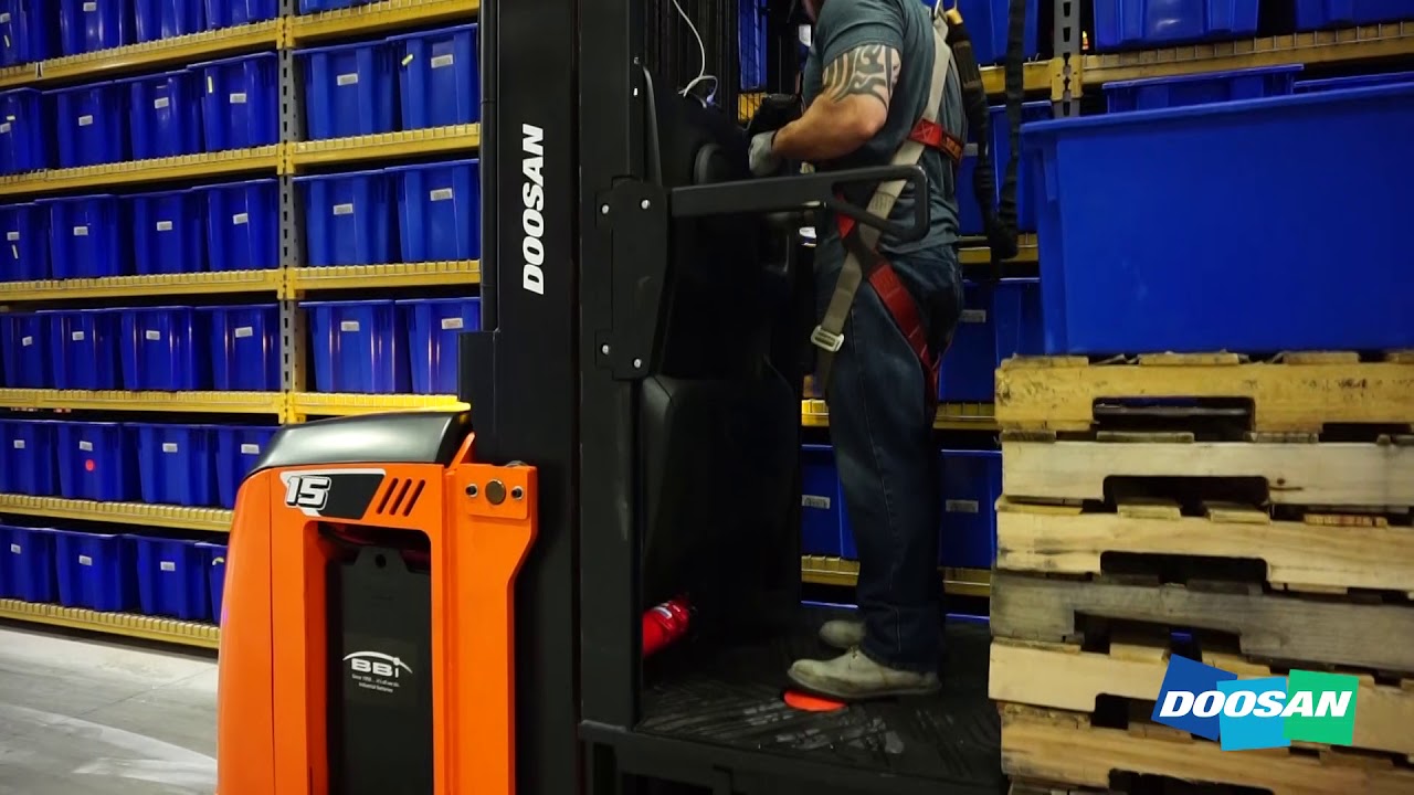 Doosan's 9-Series Order Picker - YouTube