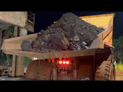 CONTINUOUS IRON ORE BOULDER CRUSHING IN PRIMARY KOBELCO GYRATORY CONE ...