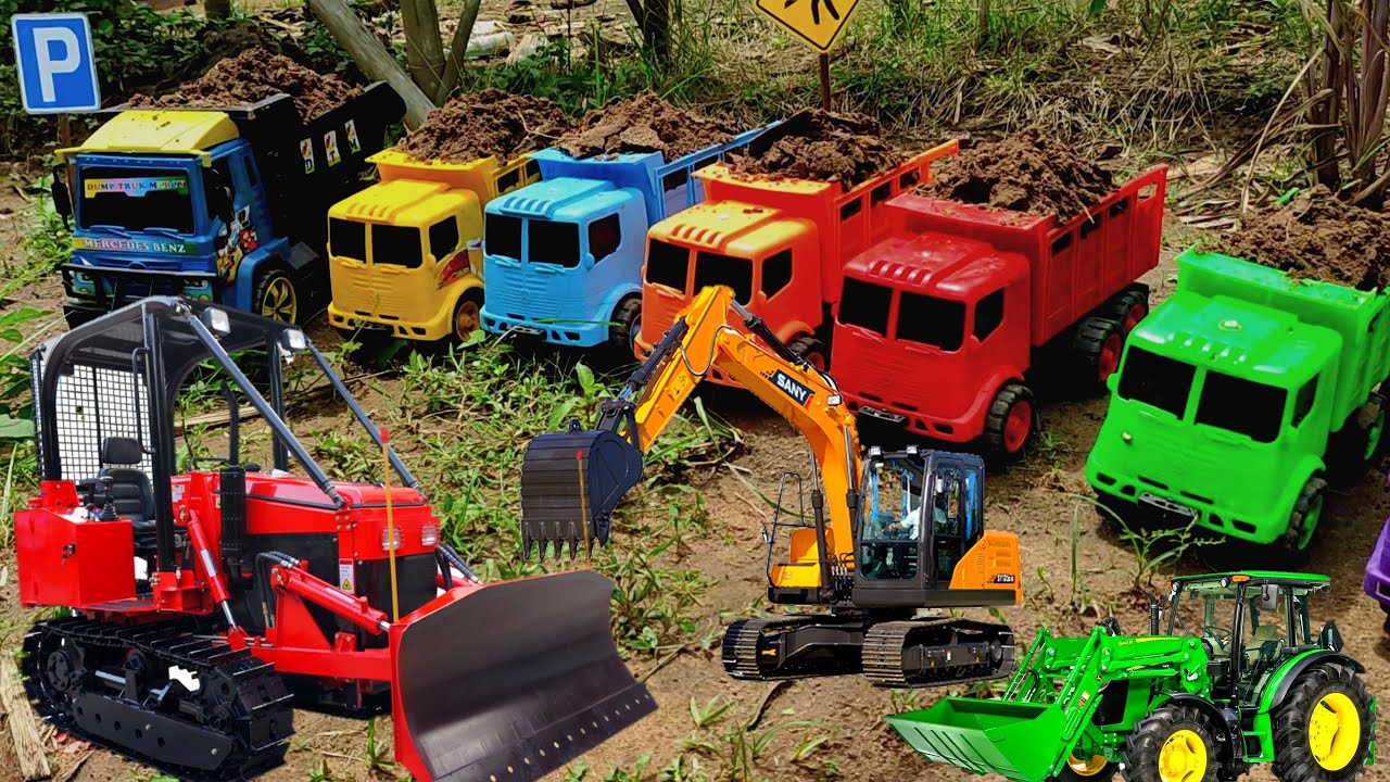 Truk Tronton penuh muatan pasir dan banyak mainan di dalamnya ada truk ...