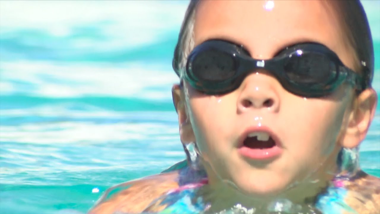 7 year old swimmer shows she can succeed in sports despite having upper ...