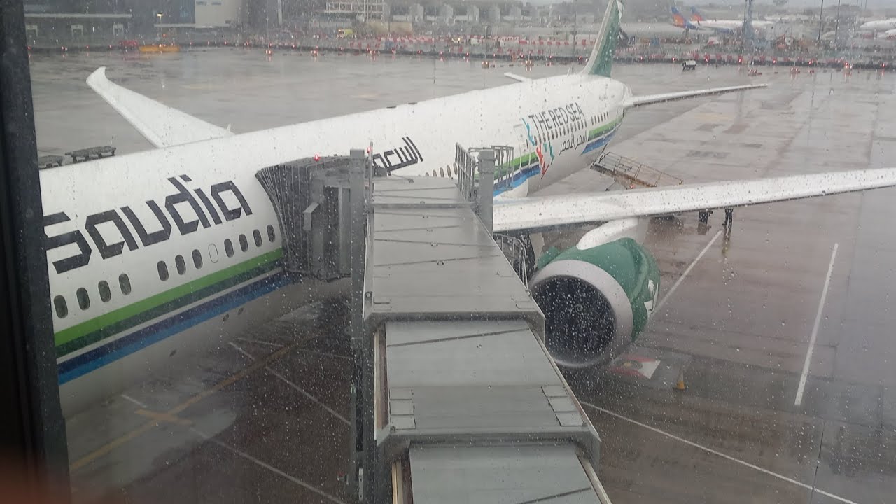 SV124 Manchester - Jeddah Boeing 787-10 - YouTube