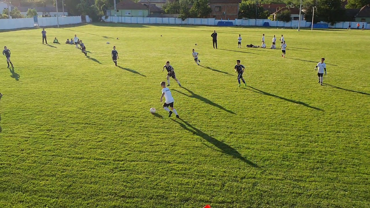 Fk Čukarički 2011 -Fk Vinča 2010 deo utakmice - YouTube