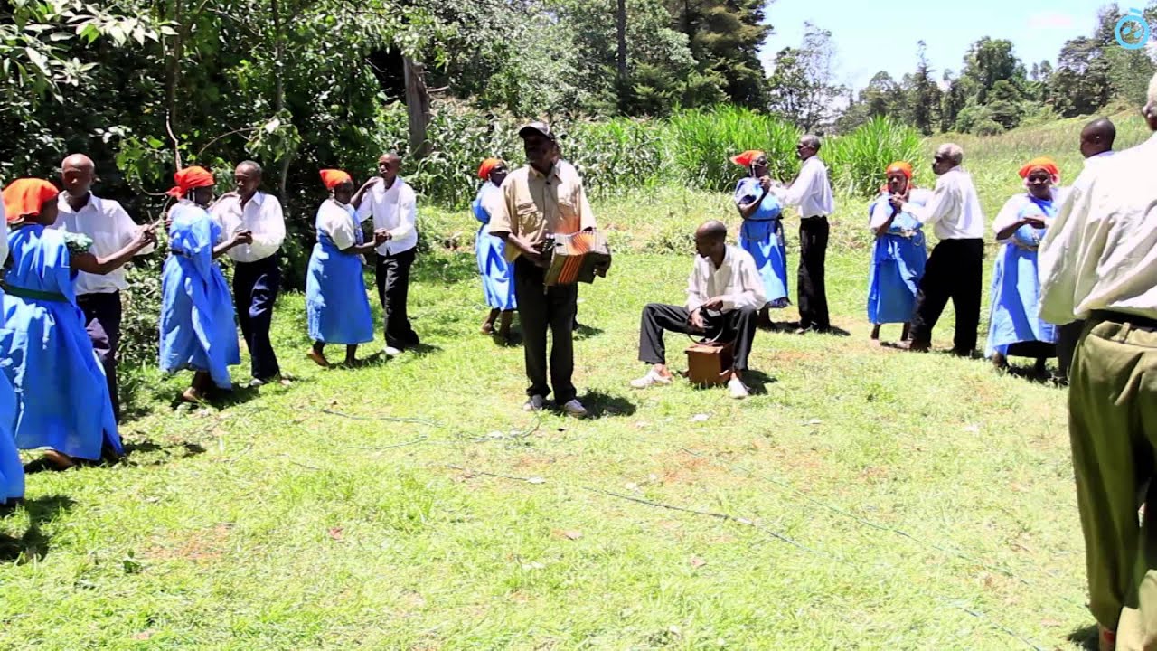 Kangema Mwomboko Dancers - Mwomboko - The Singing Wells project - YouTube
