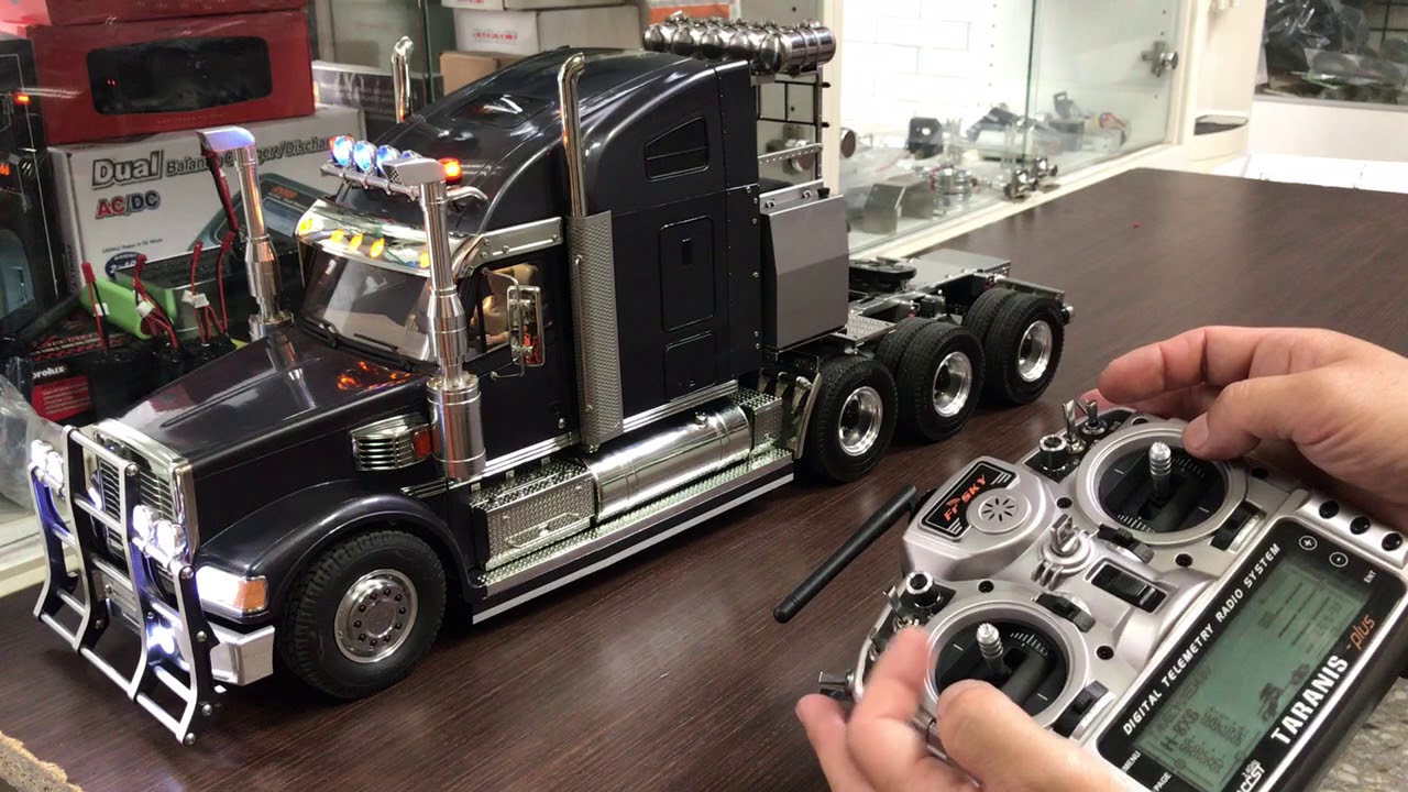 Tamiya SMX M20 黑騎士 8X6 - YouTube
