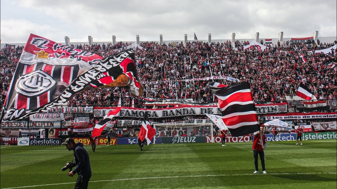Hinchada de Chacarita de Fiesta en el Templo 8/4/23 🇾🇪 - YouTube