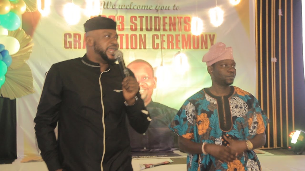 ODUNLADE ADEKOLA MAKES EVERYONE LAUGH AT AFEES OWO ABIODUN AT HIS ...