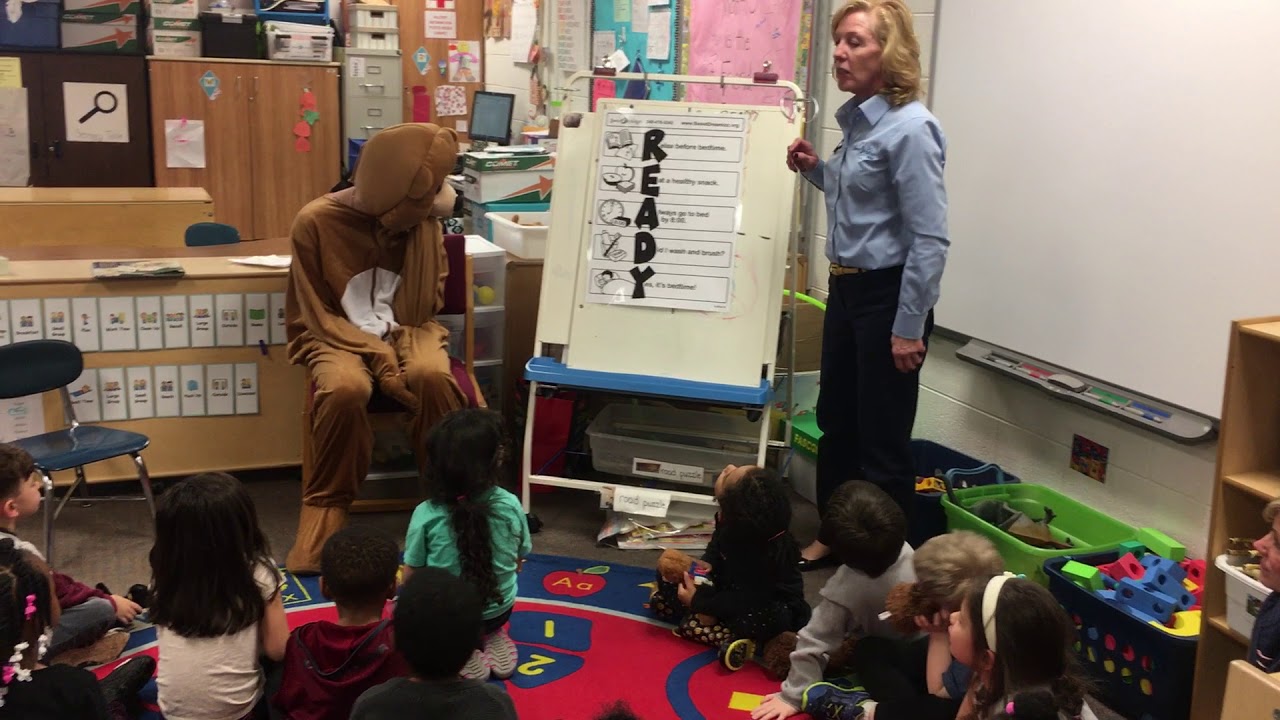 Story time at Scotch Elementary in West Bloomfield! - YouTube