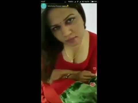Bhabhi seducing Reema Aunty private video call hot cleavage