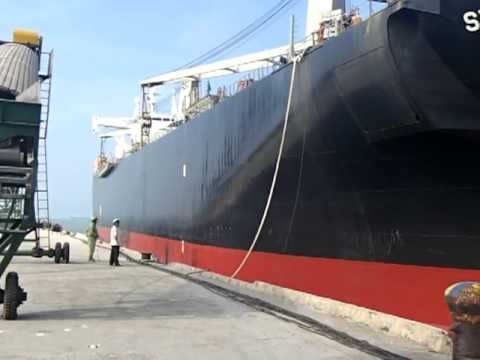 BERTHING THE VESSLE 1 - YouTube