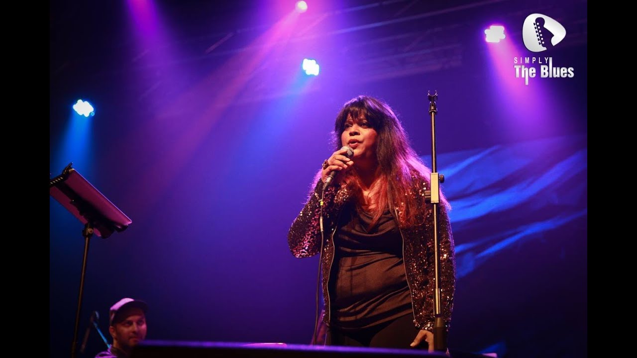 Samantha Edwards in talks with Simply The Blues - YouTube