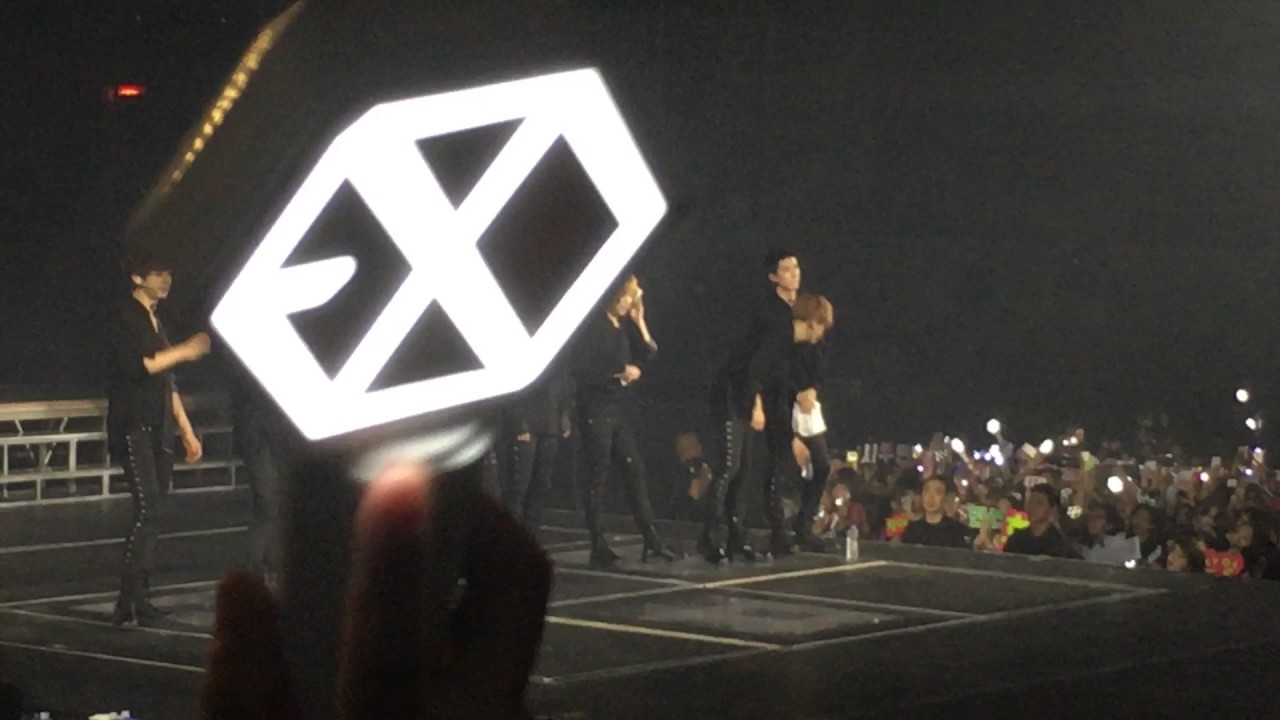170226 EXO - INTRODUCTION @ EXOrDIUM In Manila Day 2 - YouTube