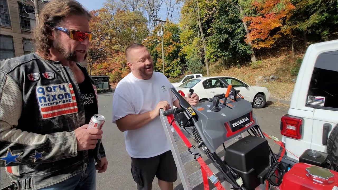 GET READY FOR WINTER! HONDA HSS724A TRACK MONSTER SNOW BLOWER!! - YouTube