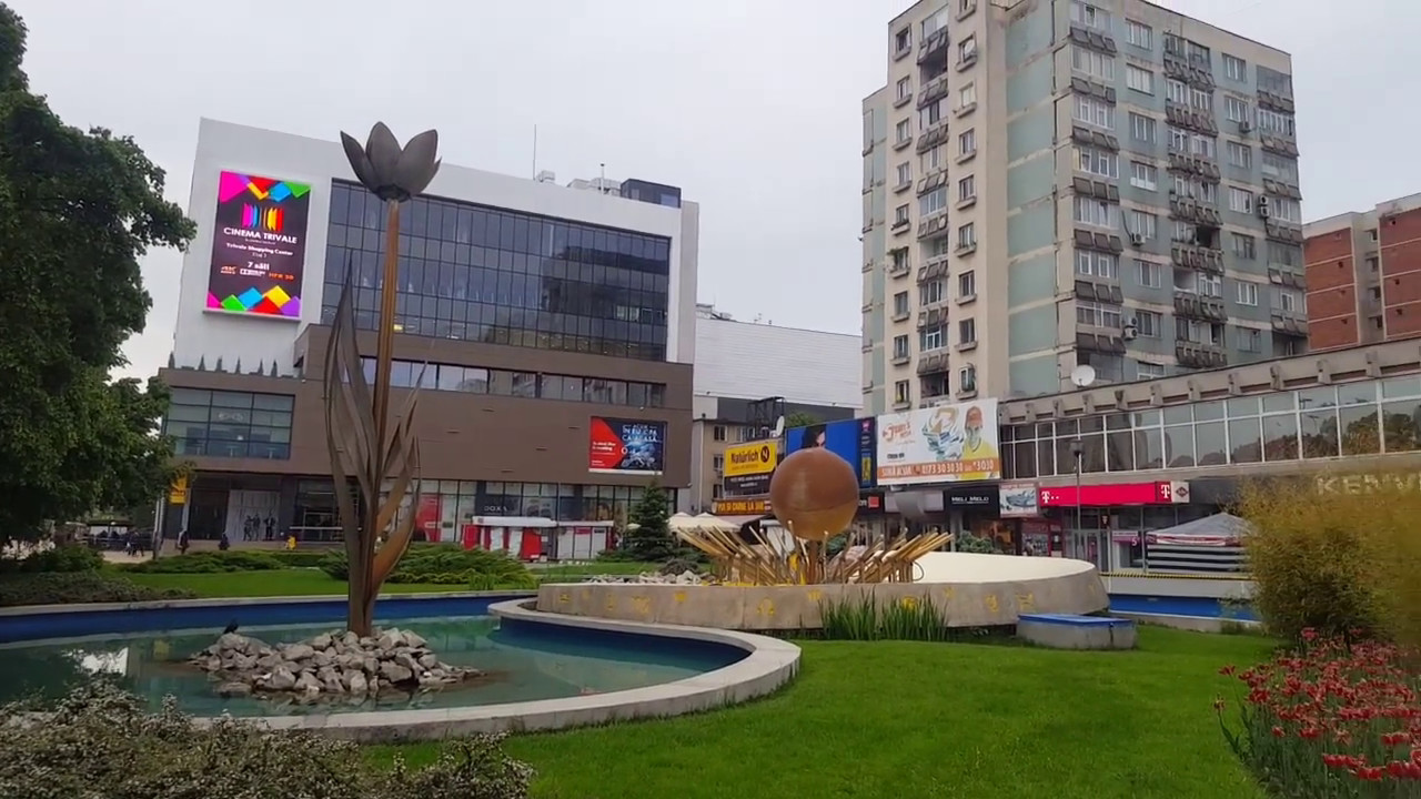 Panou LED Trivale Pitesti, 60mp - Centrul Pitestiului - YouTube