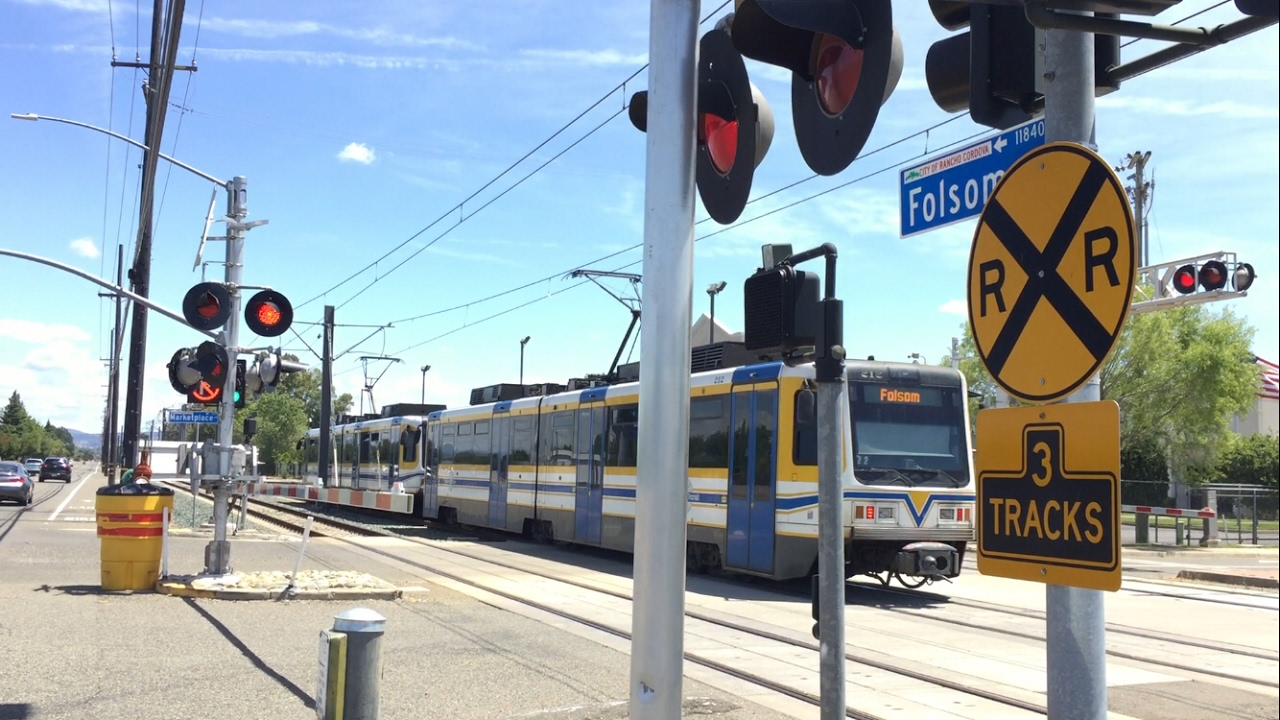 Marketplace Lane Railroad Crossing, Sacramento Light Rail Gold Line ...