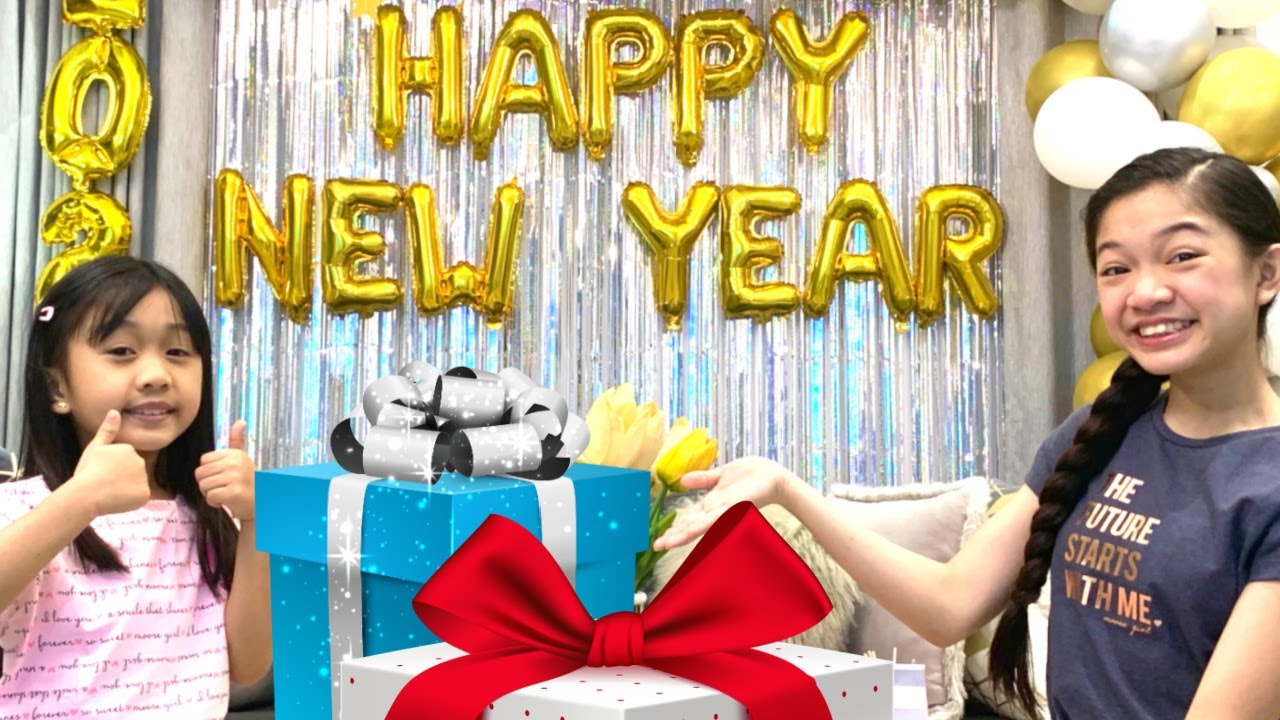 NEW YEAR'S GIFT OPENING 2021| KAYCEE & RACHEL in WONDERLAND FAMILY ...