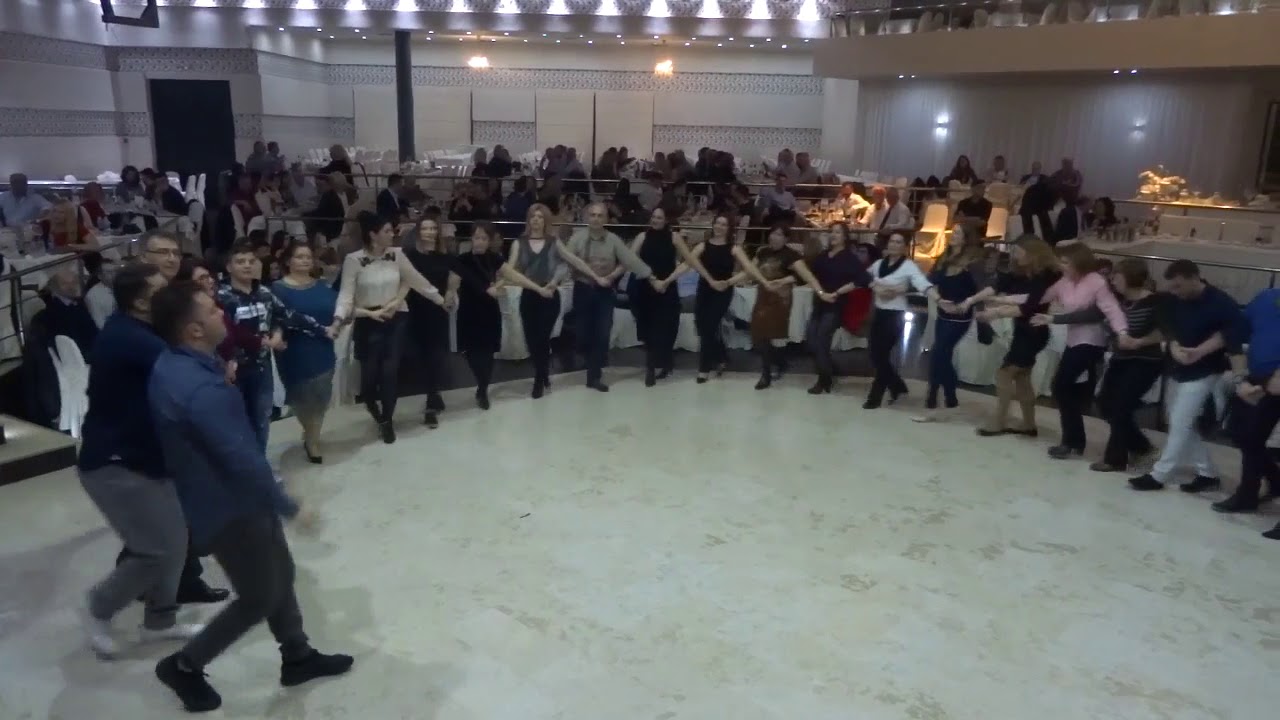 "Τι τρανός χορός θα γένει" - YouTube