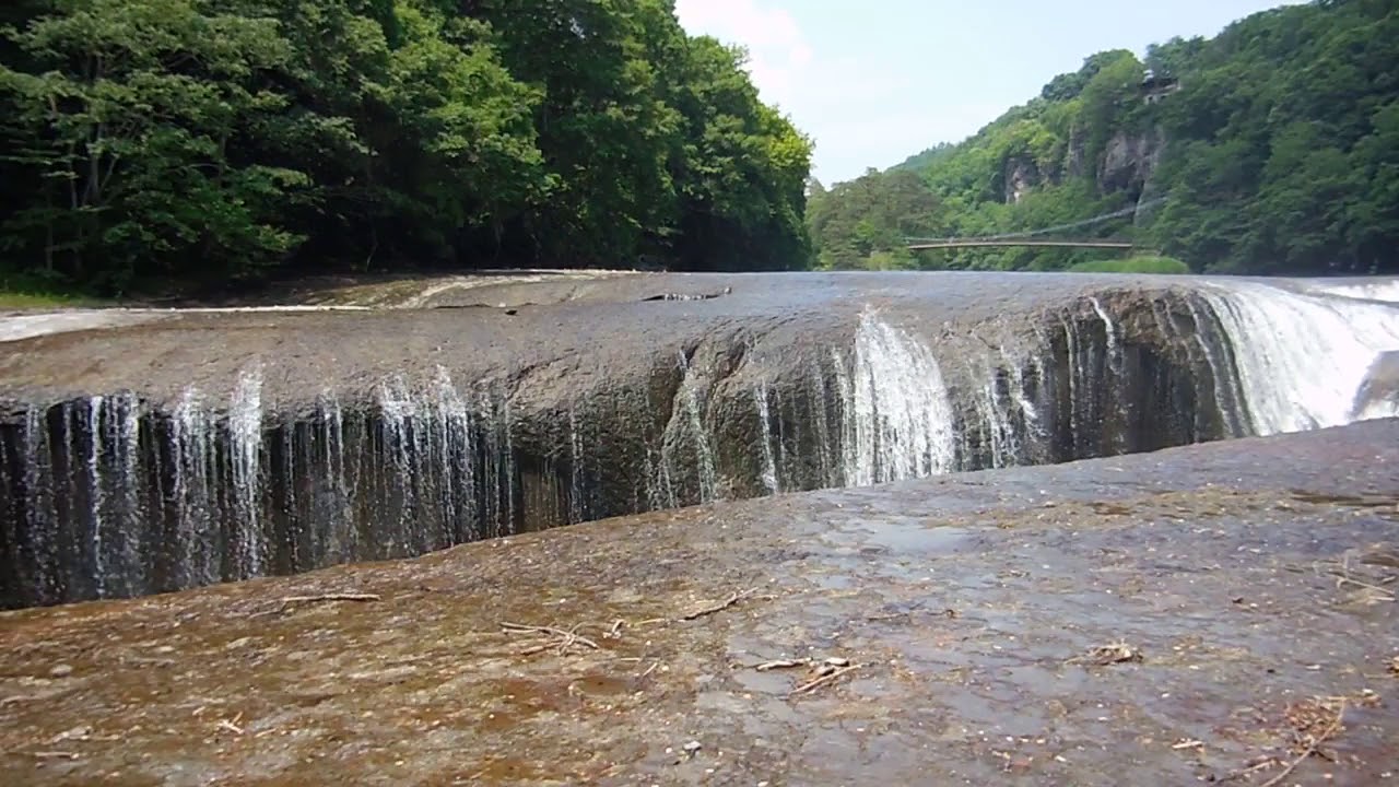 吹割の滝 Fukiware Falls in Numata, Gunma Prefecture Japan - YouTube