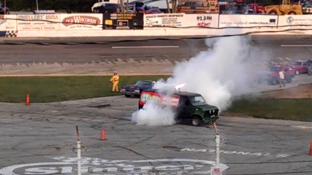 Slinger Slamfest 2014 burnout - YouTube