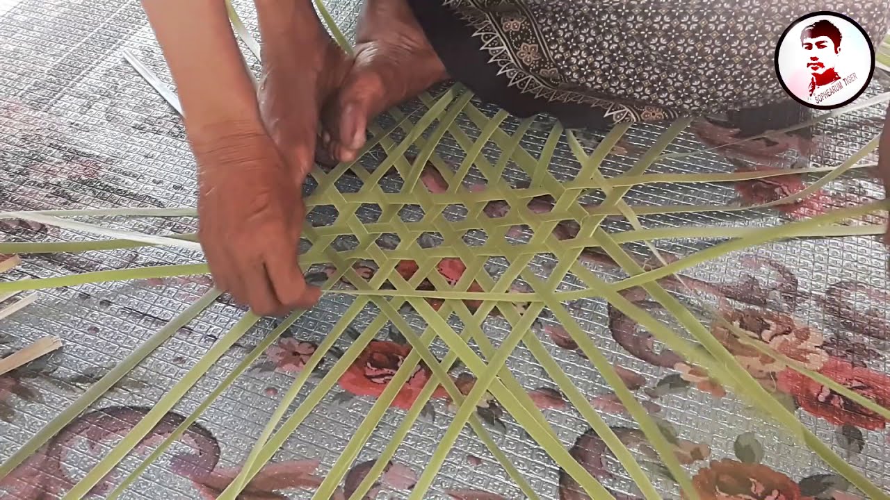 How to make baskets out of palm trees របៀបធ្វើកន្ត្រកចេញពីស្លិតត្នោត ...