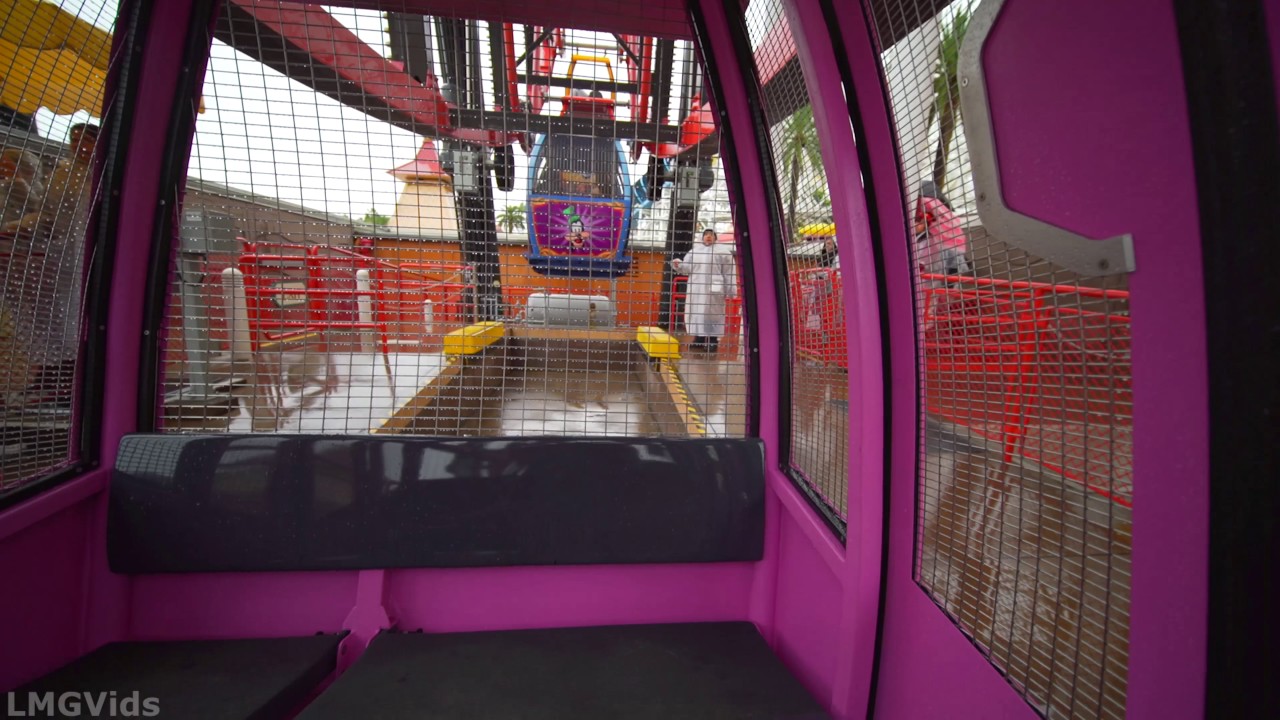 [4K] Mickey's Fun Wheel ride (Swinging) In The Rain! (Swinging Ferris ...