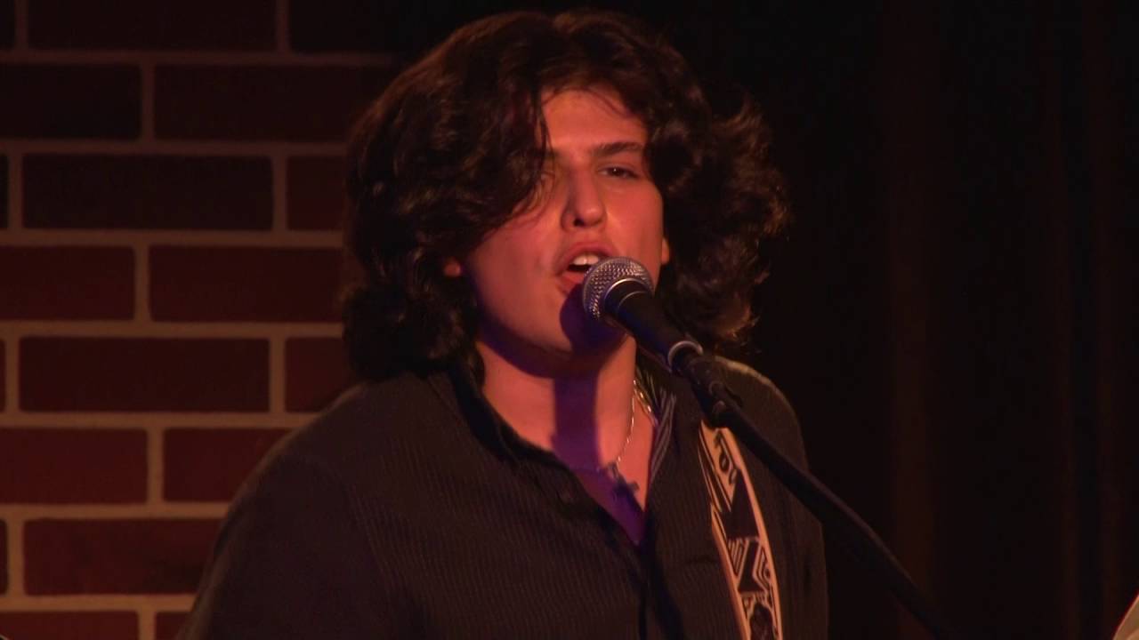 Alex Kilroy - Who did you think I was - live at Hard Rock Cafe - YouTube