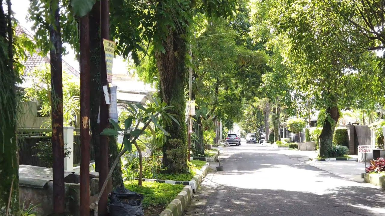WALKING TOUR JALAN CIHAPIT TO JALAN SERAYU BANDUNG INDONESIA - YouTube